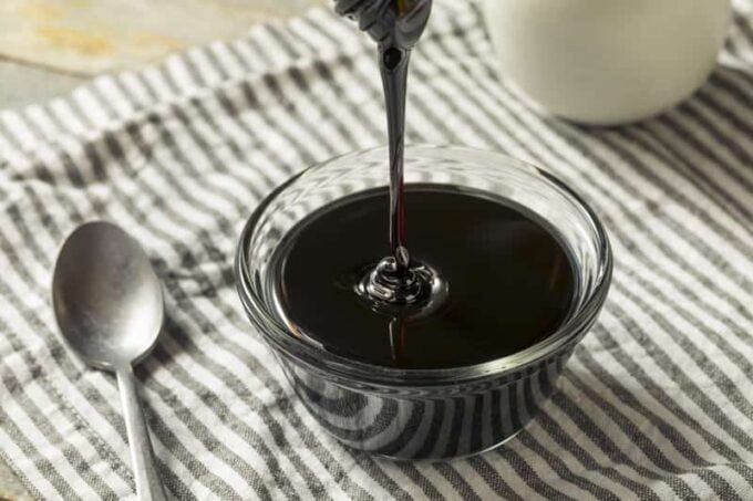 Jarabe de melaza frente a melaza: ¿Cuál es la diferencia? - NewFoodHub